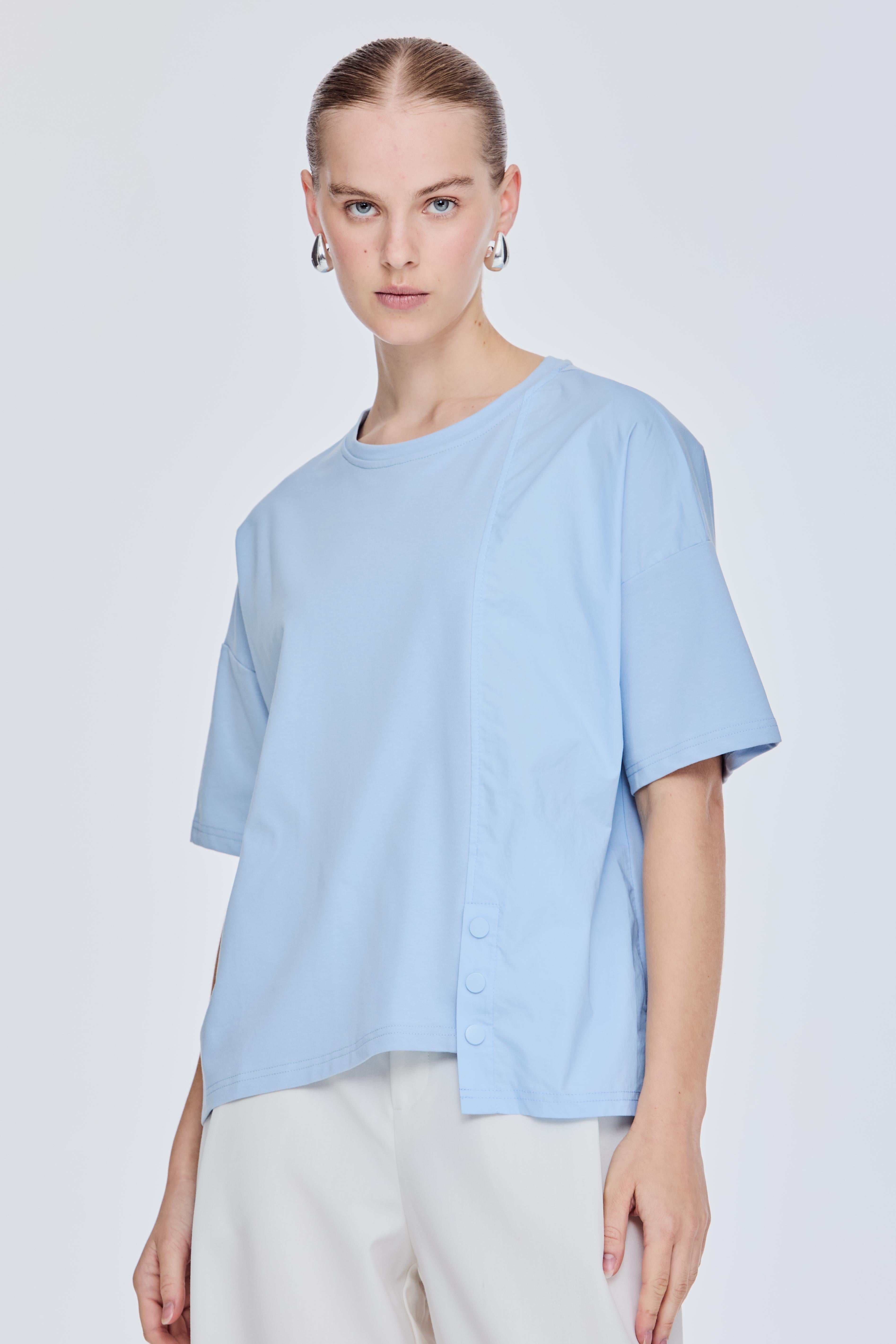 Front Slit Buttoned Tee – iORA