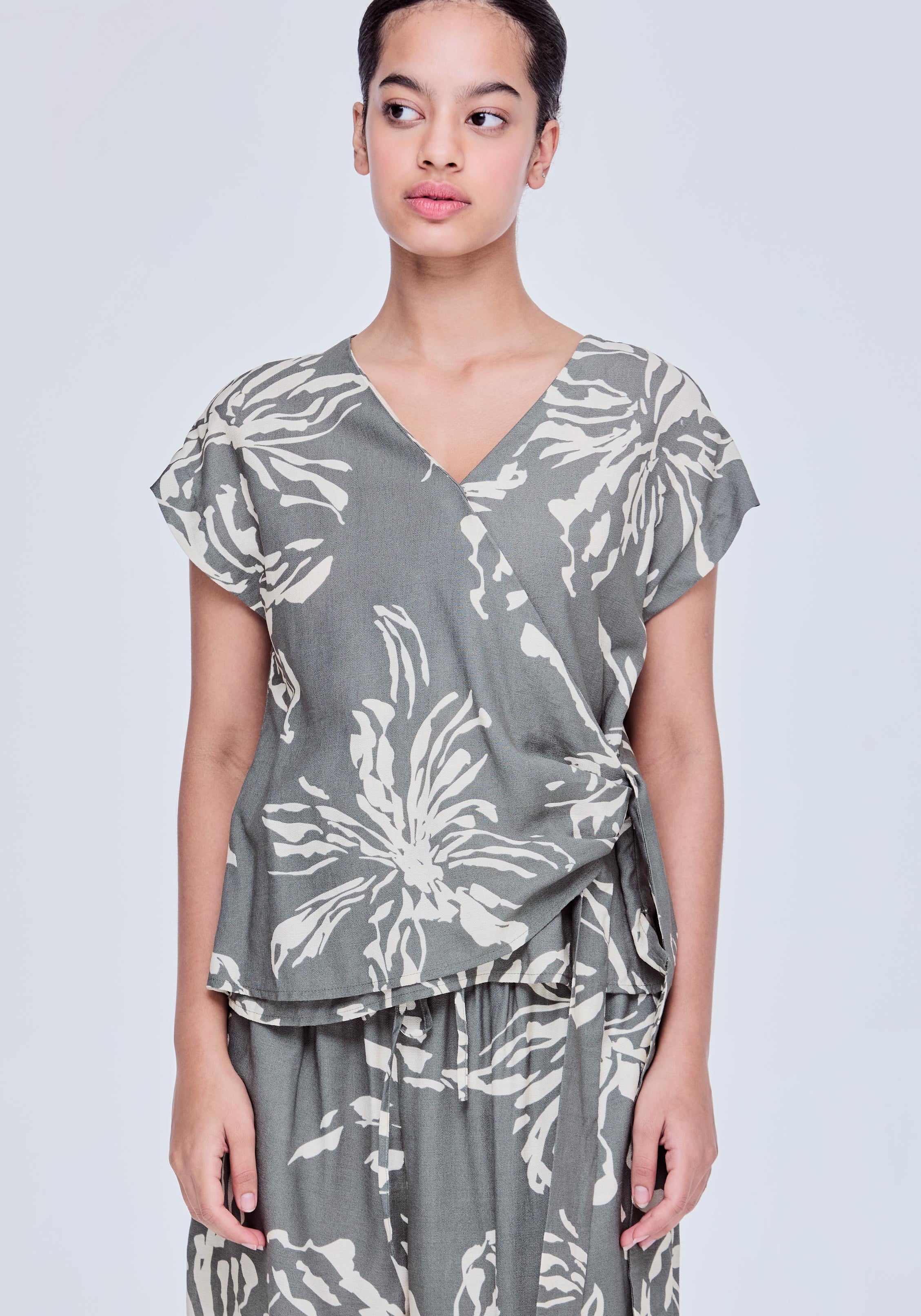 Shop Stylish Women's Tops & Blouses Online – iORA