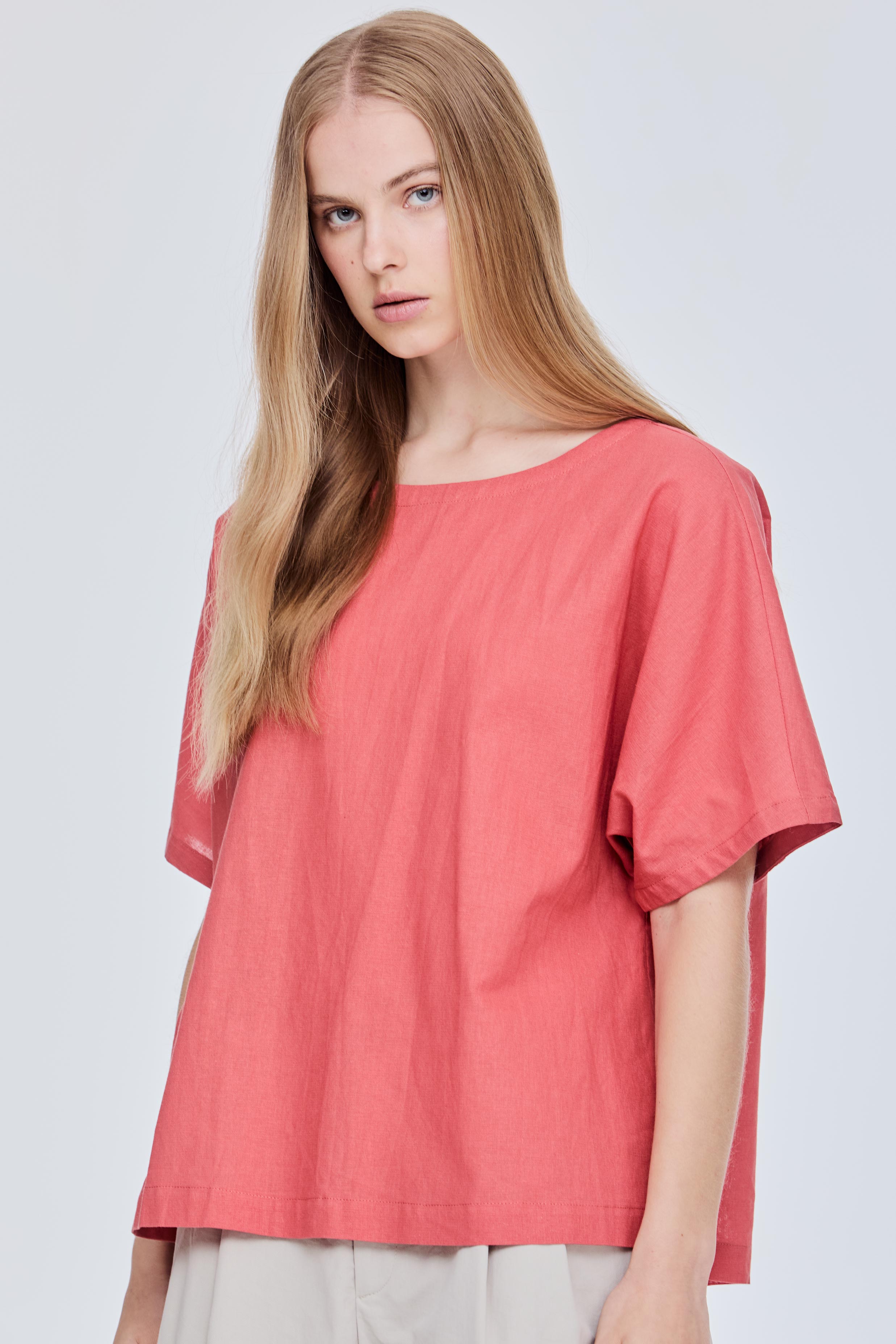 Back Detail Relaxed Top – iORA
