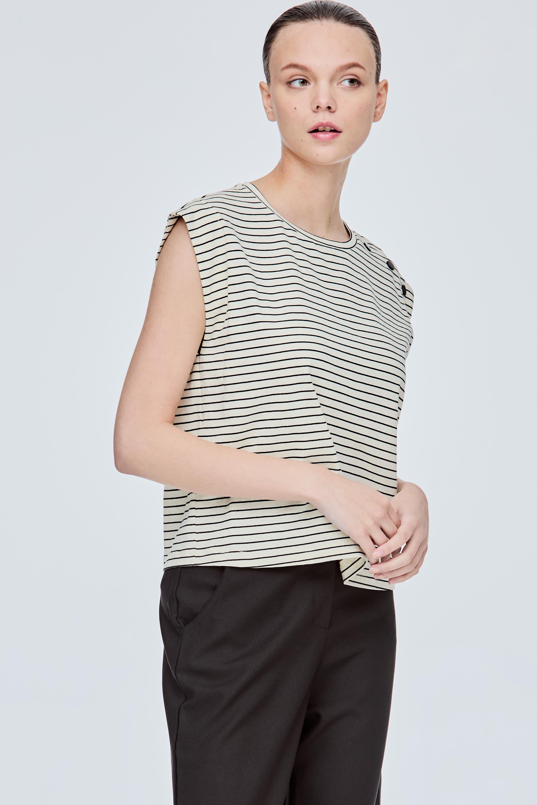 Sleeveless Striped Box Cut Tee – iORA
