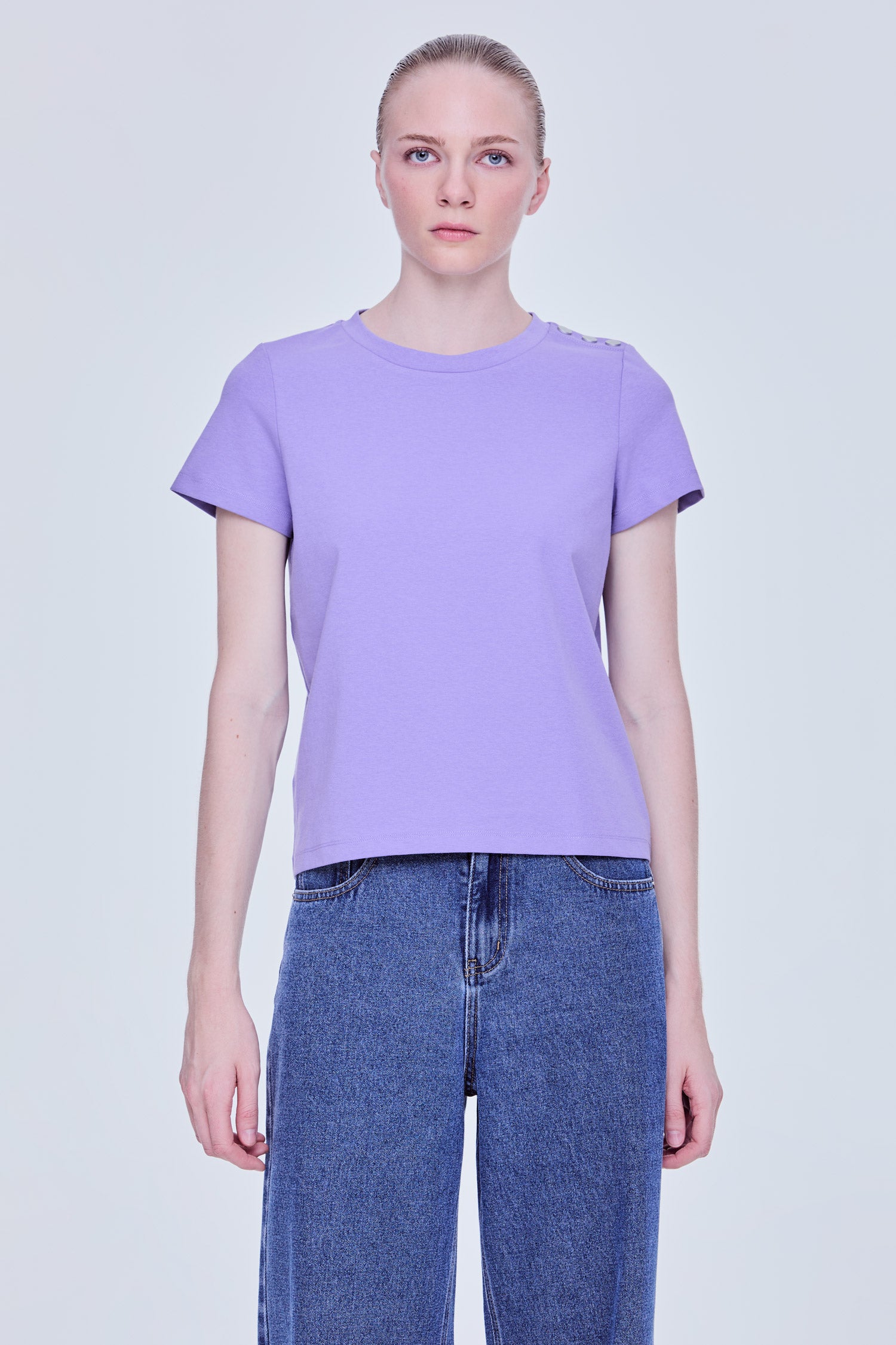 Stud Buttons Shoulder Tee – iORA