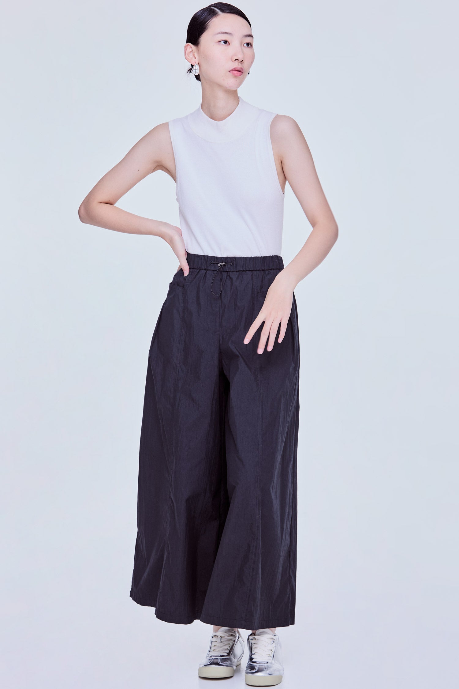 Windbreak Flare Pants – iORA